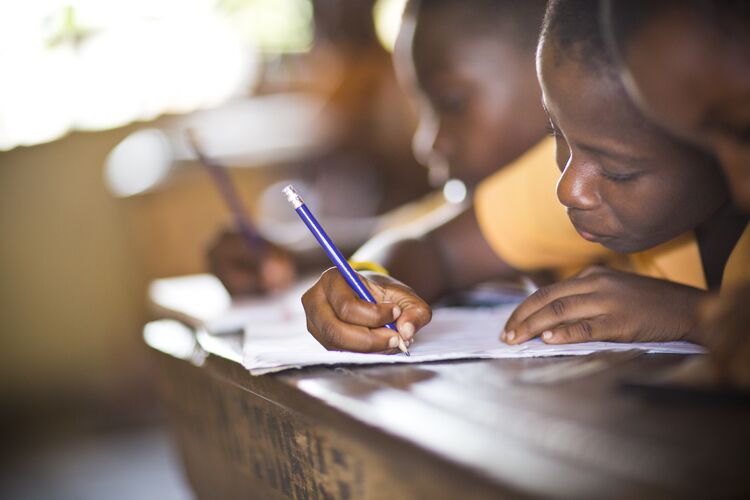 Use arts and crafts to stimulate writing | British Council