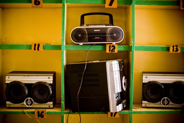 Leveraging low-resource technology to deliver learning to disadvantaged ...