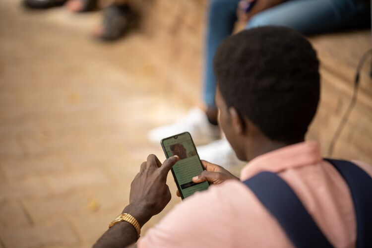 Integrating low-cost ICT tools into Sub-Saharan African Classrooms ...